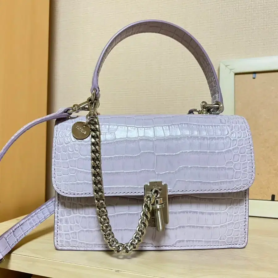 VUNQUE Cross Bag 분크,크로스백,연보라,미니백,디자이너백 on Bunjang Global Site.