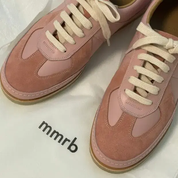 스니커즈 #메모러블,#mmrb독일군,#핑크독일군,#mmrb핑독,#리오파 on Bunjang Global Site.