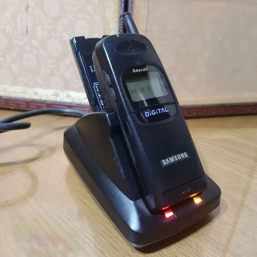 General Phone (Feature Phone) 삼성애니콜,삼성휴대폰,애니콘SCH-37,핸드폰,빈티지휴대폰 on Bunjang Global Site.