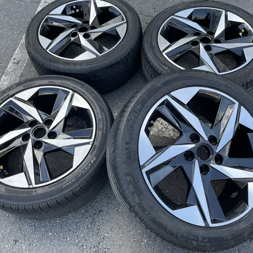 Vahn CN7 17 inch original wheel tires for sale 225 45 17 #아반떼CN7,#17인치,#2254517,#중고타이어,#아반떼17인치 ...