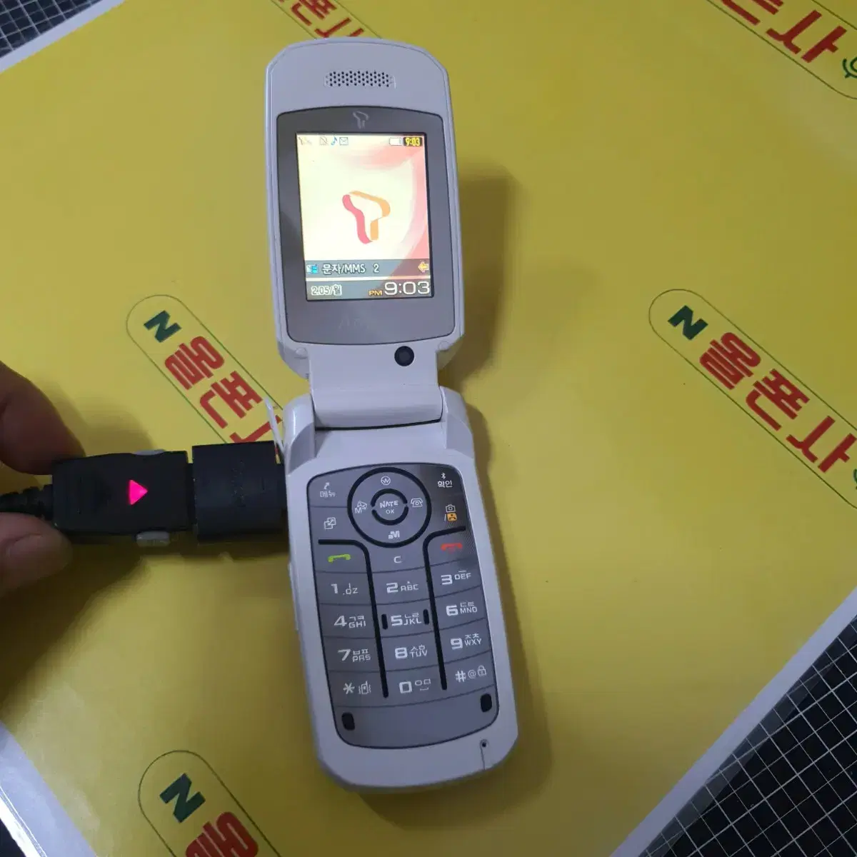 General Phone (Feature Phone) on Bunjang Global Site.