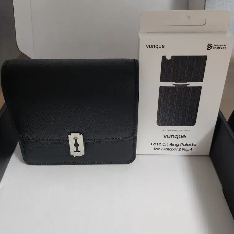 VUNQUE Others (Women's Bags) 분크가방,플립4 on Bunjang with safe global shipping.