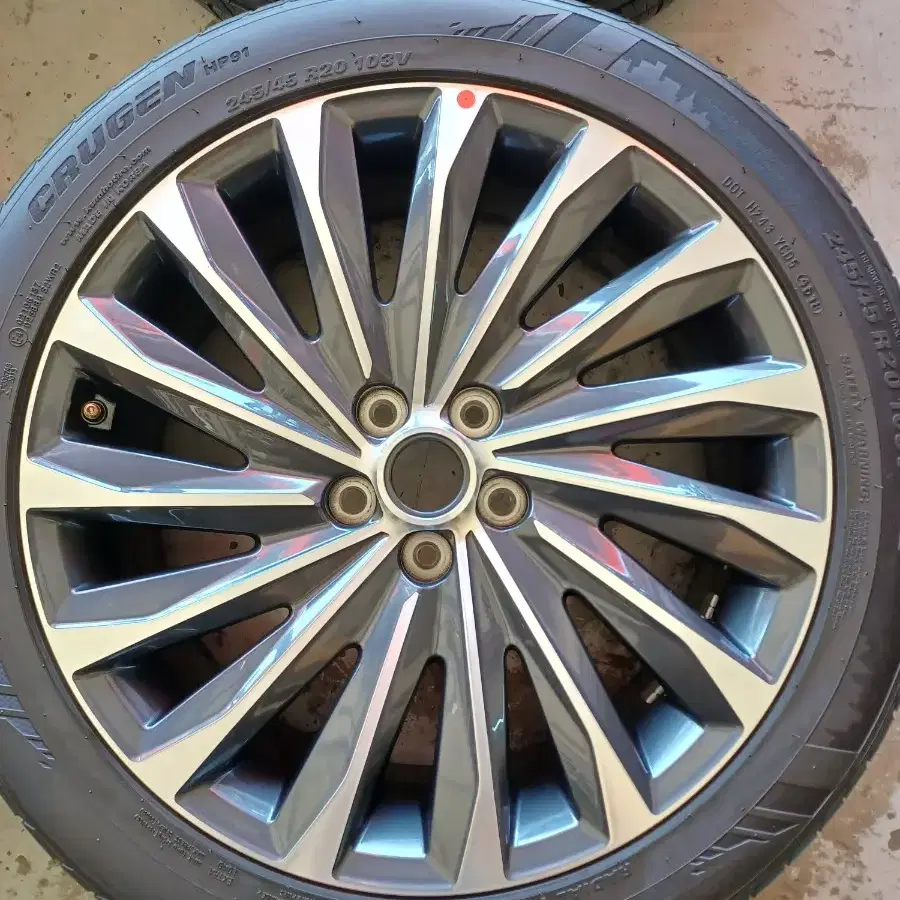 Tire/Wheel 투싼nx4휠,투싼nx4휠20인,스포티지nq5휠,스포티지20인치휠,20인치휠 on Bunjang Global Site.