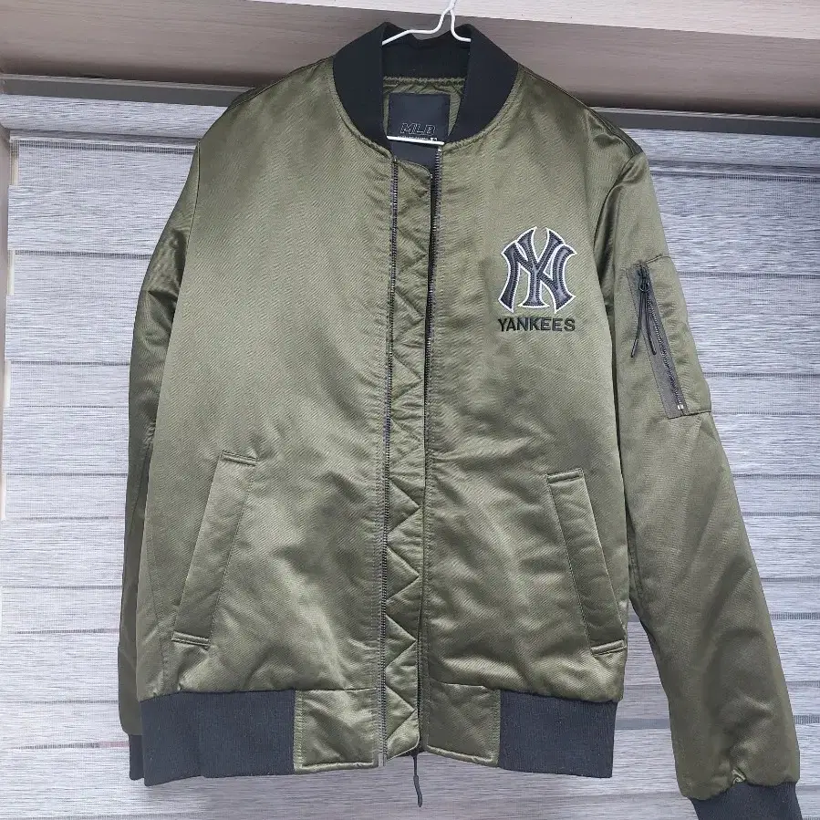 MLB Jacket mlb,항공,점퍼,정연,트와이스 on Bunjang Global Site.