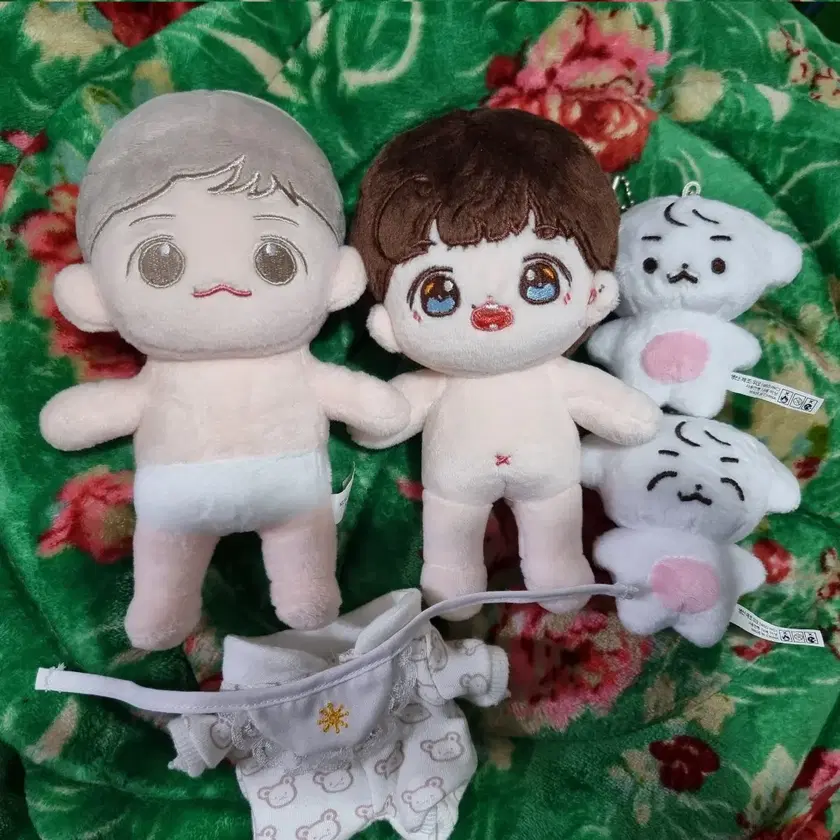 EXO Doll/Figure 엑소인형,백현인형,솜인형,속성솜,인형 on Bunjang Global Site.