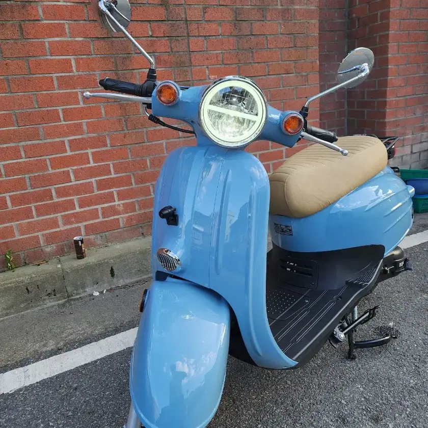 50cc scooter, Venice 50 Black Bass equipped, new car-grade condition ...