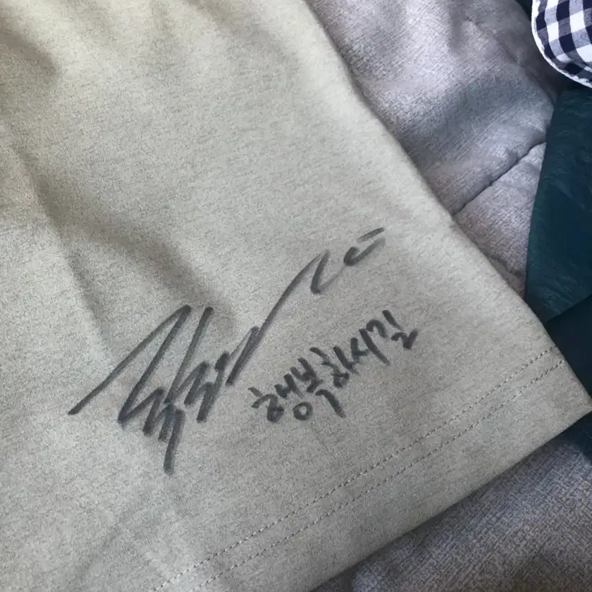 Seungbeom Ryu sign Snow Peak T-shirt #류승범 on Bunjang Global Site.