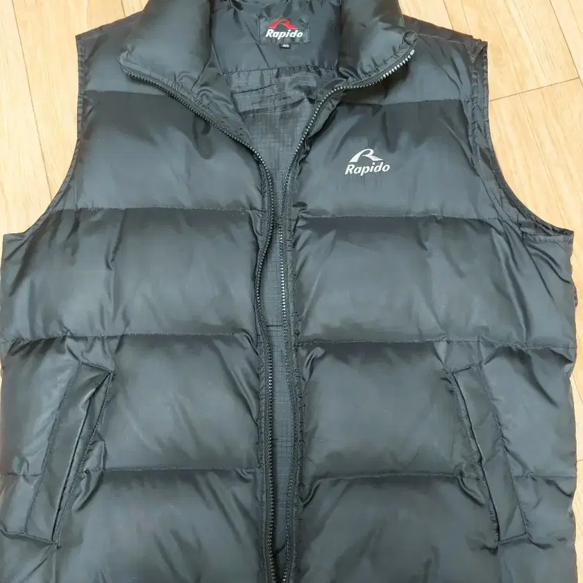 Rafido Padded Vest #조끼,#패딩조끼,#점퍼,#라피도 on Bunjang Global Site.
