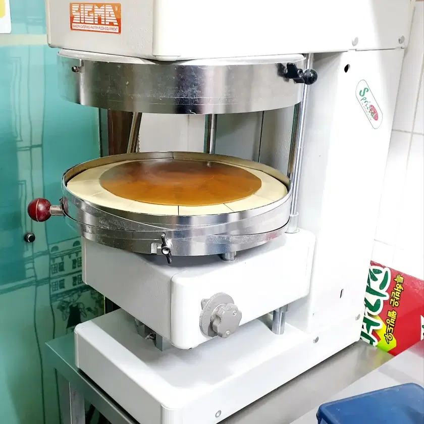 Spreader Pizza DoughSpreader Pizza Dough Stretching Machine #스프레자,#피자 ...