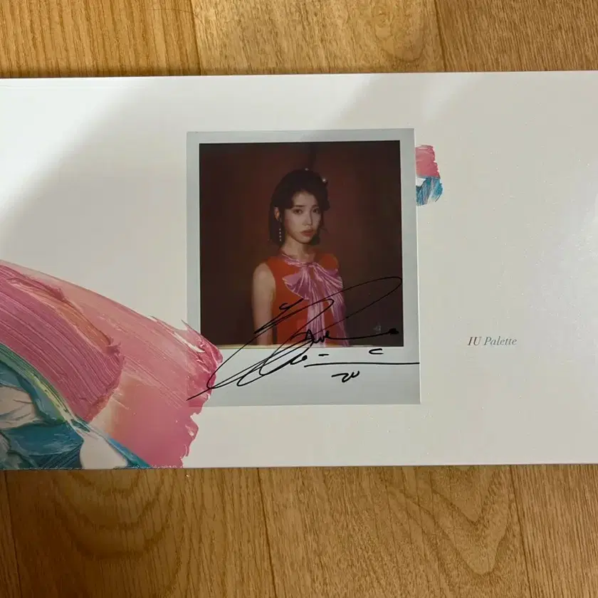 IU | 아이유 IU Written by IU sign Album #친필싸인앨범,#IU,#아이유,#사인,#싸인 on ...