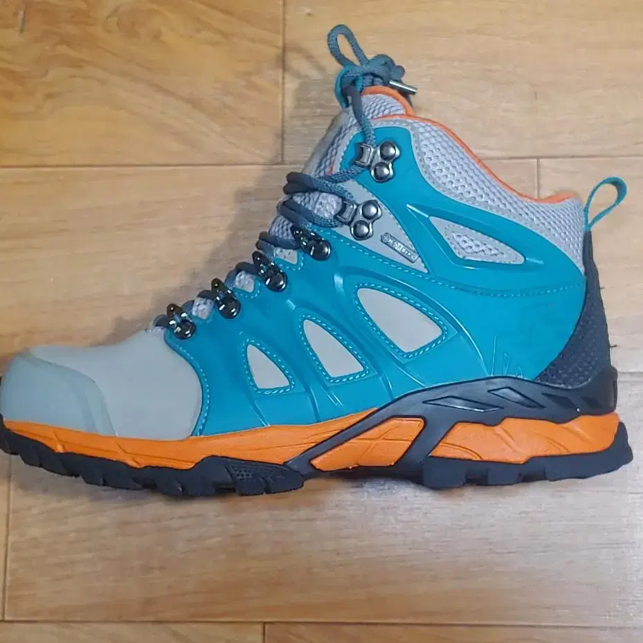 KOLON SPORT Hiking/Trekking Shoes 코오롱스포츠등산화 on Bunjang with safe global ...