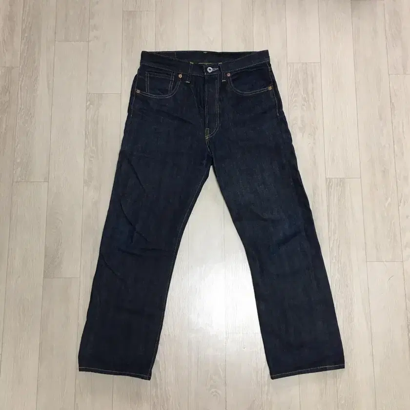 Denim/Jeans 리바이스,rrl,빔즈,드레익스,알든 on Bunjang Global Site.