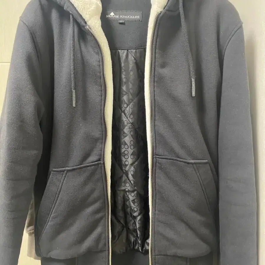 MOOSE KNUCKLES Knit Sweater 무스너클,버니스웨터,무스너클버니스웨터,s,20fw on Bunjang with safe global shipping.