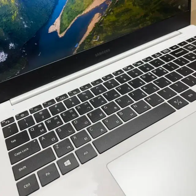 SAMSUNG Laptop/Netbook 삼성,삼성노트북,노트북,NT550XCJ on Bunjang Global Site.