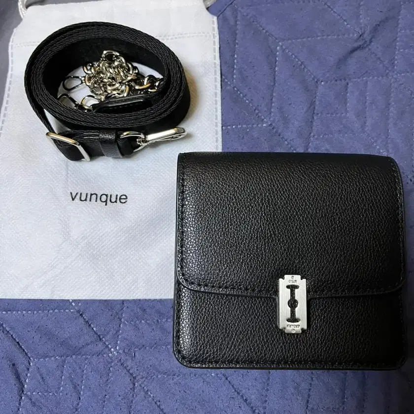 VUNQUE Cross Bag 분크,분크오캄,분크바게트,분크가방 on Bunjang Global Site.