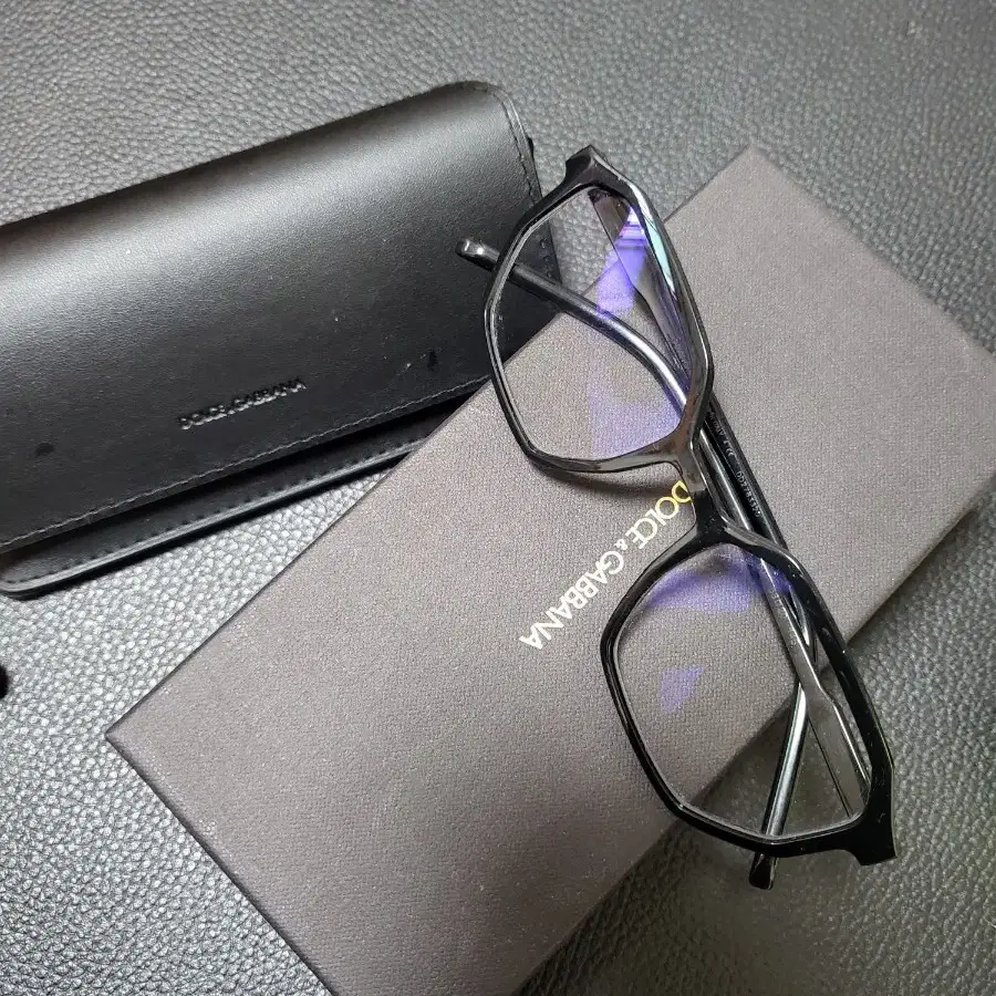 DOLCE&GABBANA Glasses 로꼬 on Bunjang Global Site.