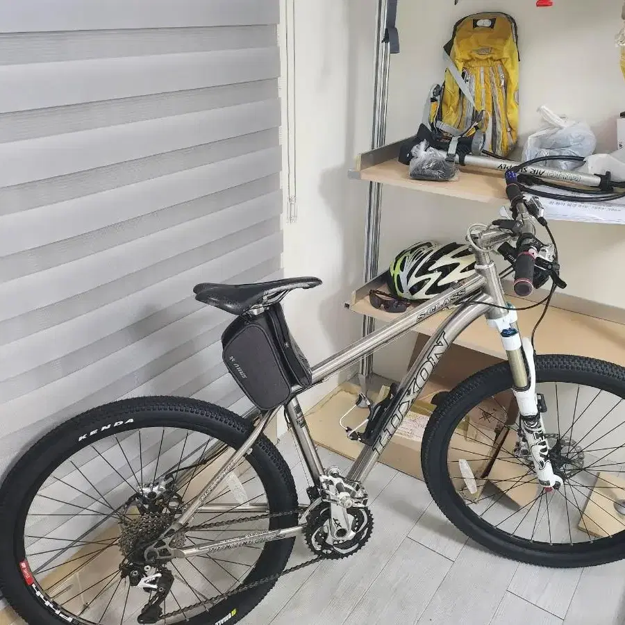 Get xtr 룩손 luxon s class 자전거 mtb 티타늄 16인치 on Bunjang - Boost Your K-goods Collection