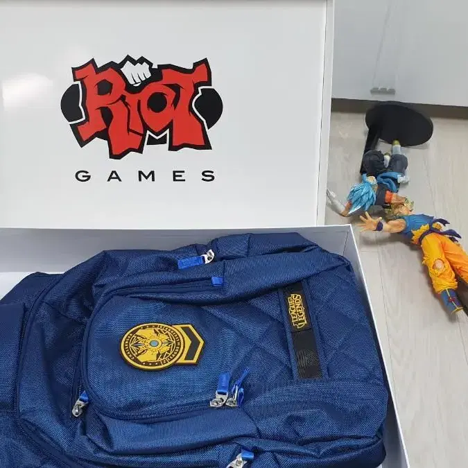 Selling Challenger bag #롤,#챌린저,#lol,#챌린저가방 on Bunjang Global Site.