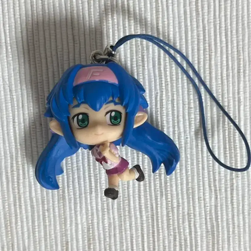 Macross crank and classic gacha keyring strap on Bunjang Global Site.