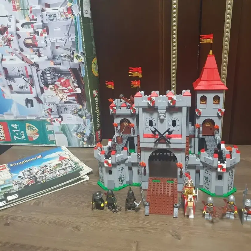 LEGO | 레고 LEGO 7946 King's Castle sells #7946,#레고,#왕의성 on Bunjang Global Site.