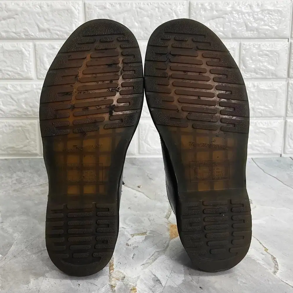 Dr. Martens Sneakers 닥터마틴260,닥터마틴uk7,남자신발260,남성신발260,닥터마틴11838 on Bunjang with safe global shipping.