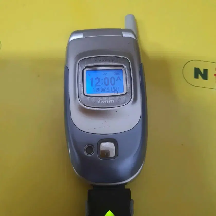 General Phone (Feature Phone) on Bunjang Global Site.