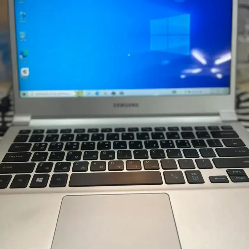 SAMSUNG | 삼성 Selling Samsung laptop NT900X3K-K58M~~ #삼성노트북 on Bunjang Global Site.