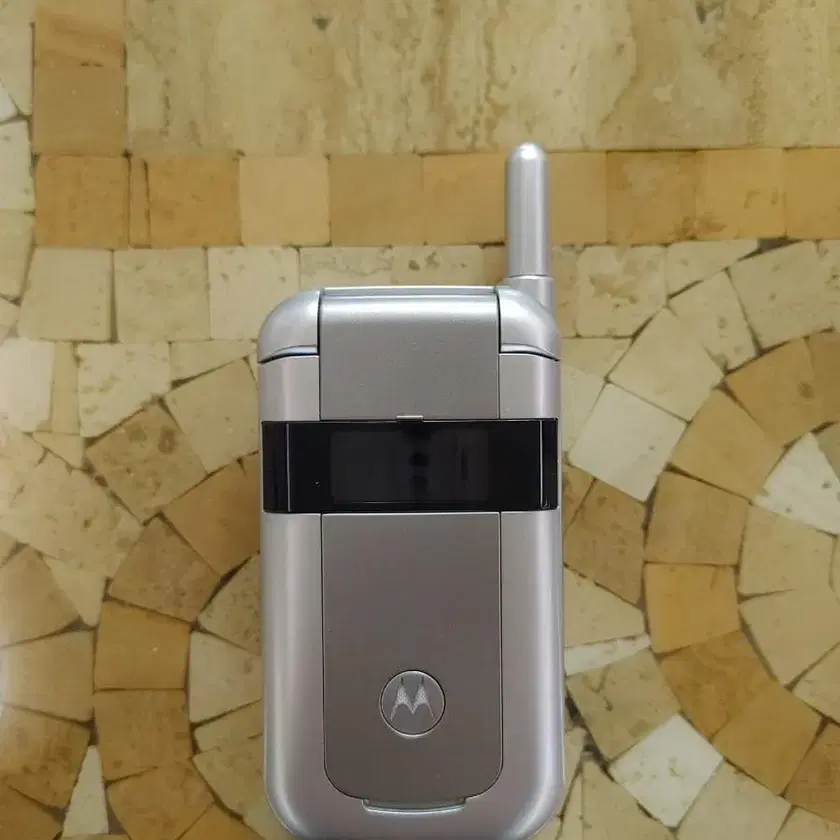 General Phone (Feature Phone) 올드폰,모토로라,v740 on Bunjang with safe global shipping.