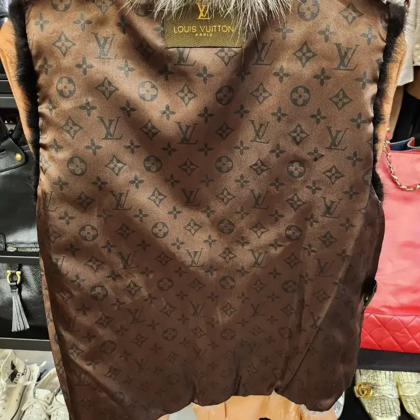 LOUIS VUITTON | 루이비통 루이비통 밍크 페스트 #55사이즈 on Bunjang Global Site.