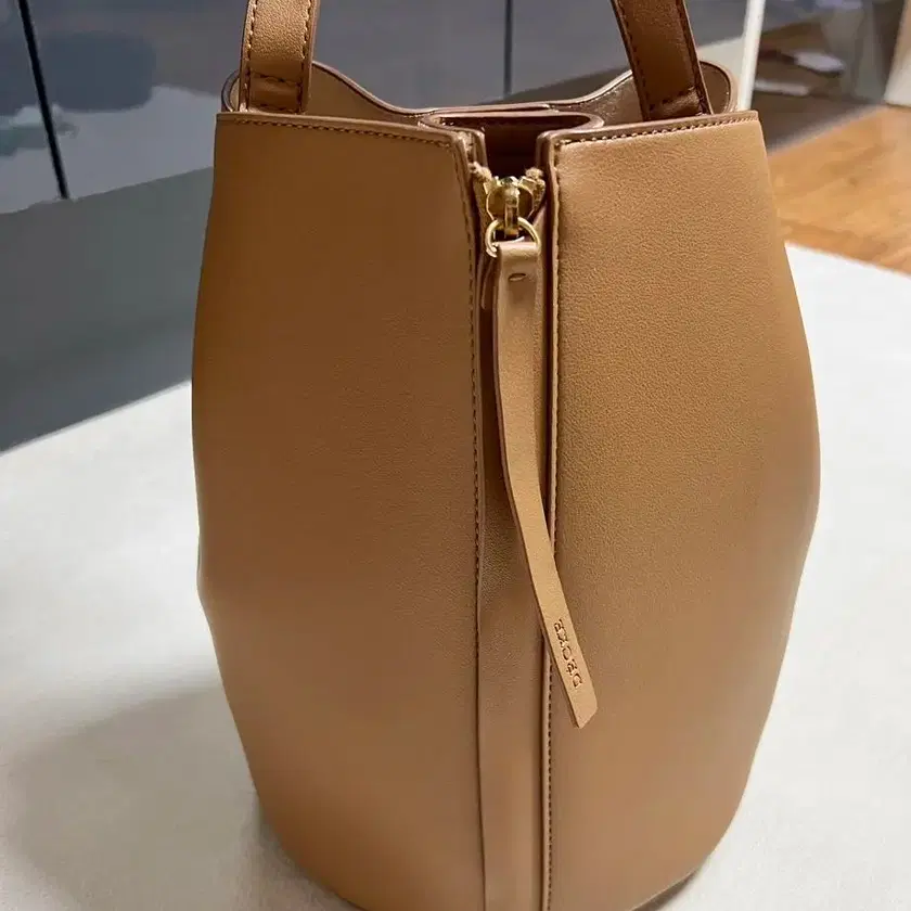 DECKE Cross Bag 여성크로스백,덱케,하프백,덱케하프백,여성가방 on Bunjang Global Site.