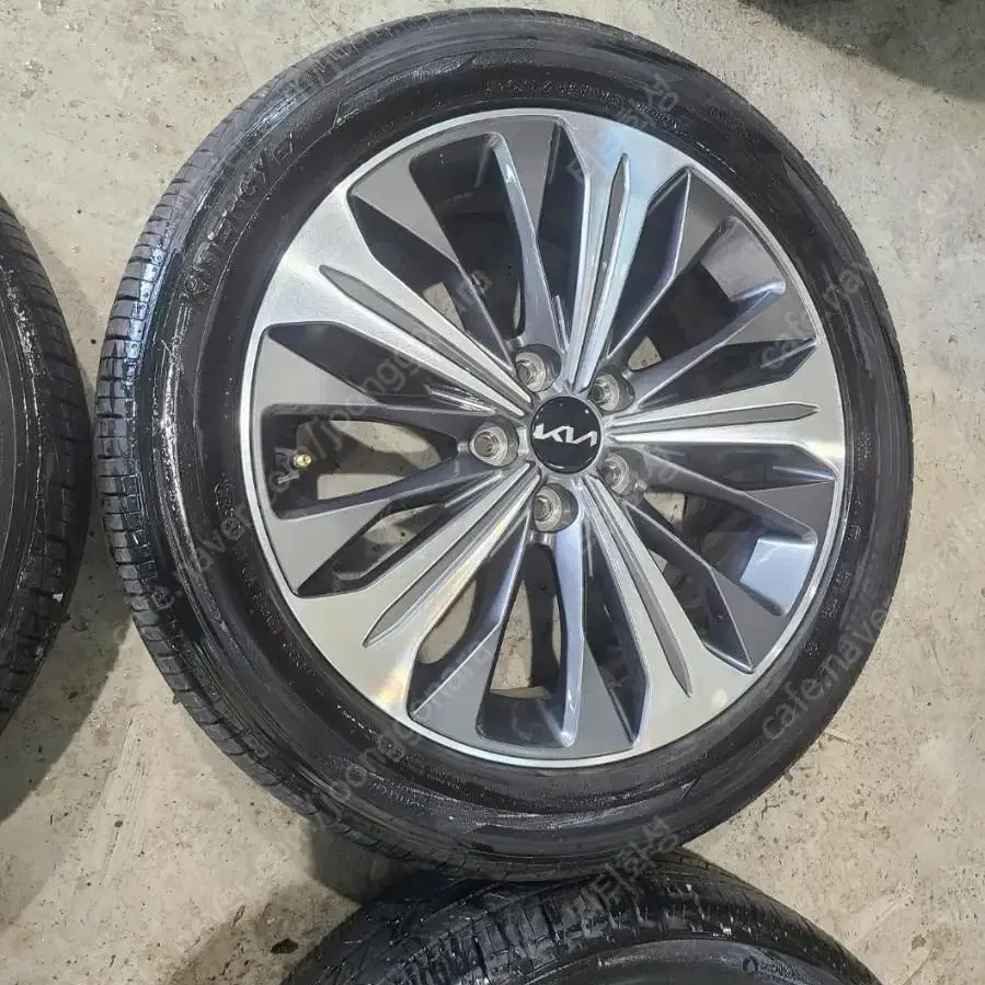 Tire/Wheel k8순정18인치휠,k818인치휠,k8신형18인치휠,2454518 on Bunjang Global Site.