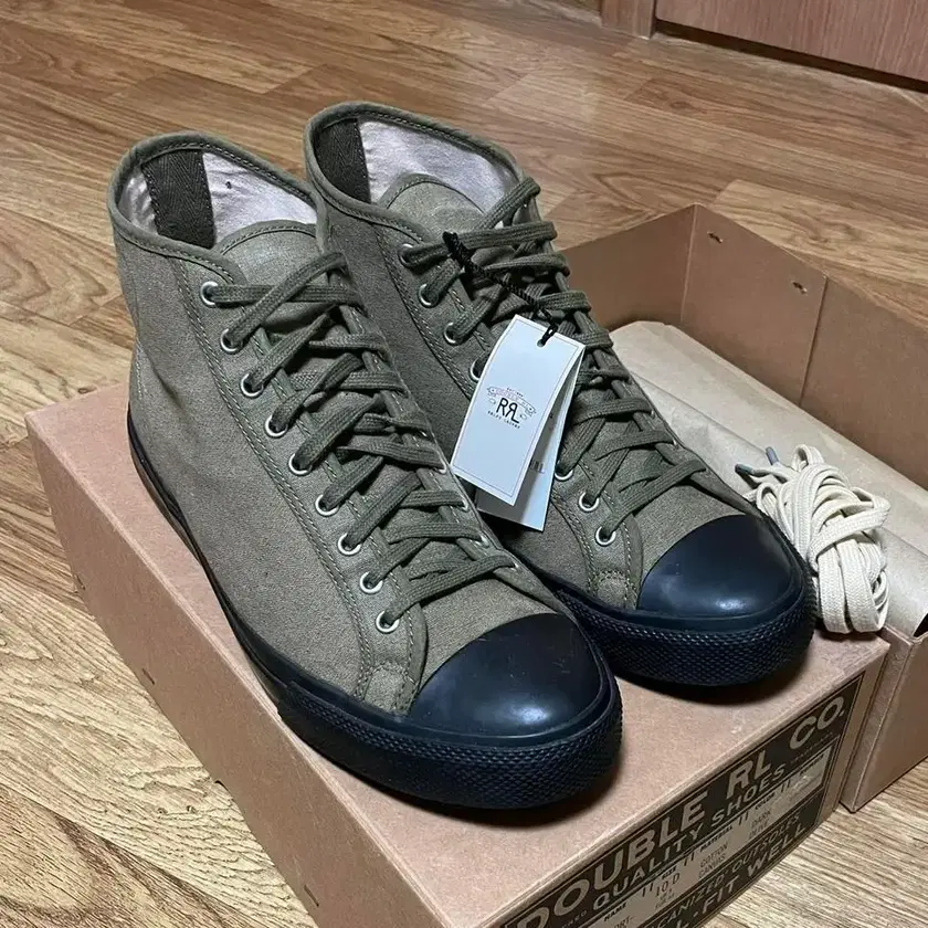 Sneakers 더블알엘,rrl,폴로랄프로렌,리얼맥코이,덱슈즈 on Bunjang Global Site.