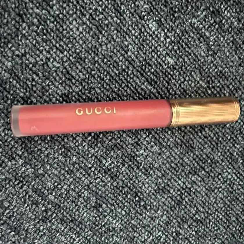 GUCCI Lip Balm/Lip Gloss 구찌,구찌립,구찌립글로즈 on Bunjang Global Site.