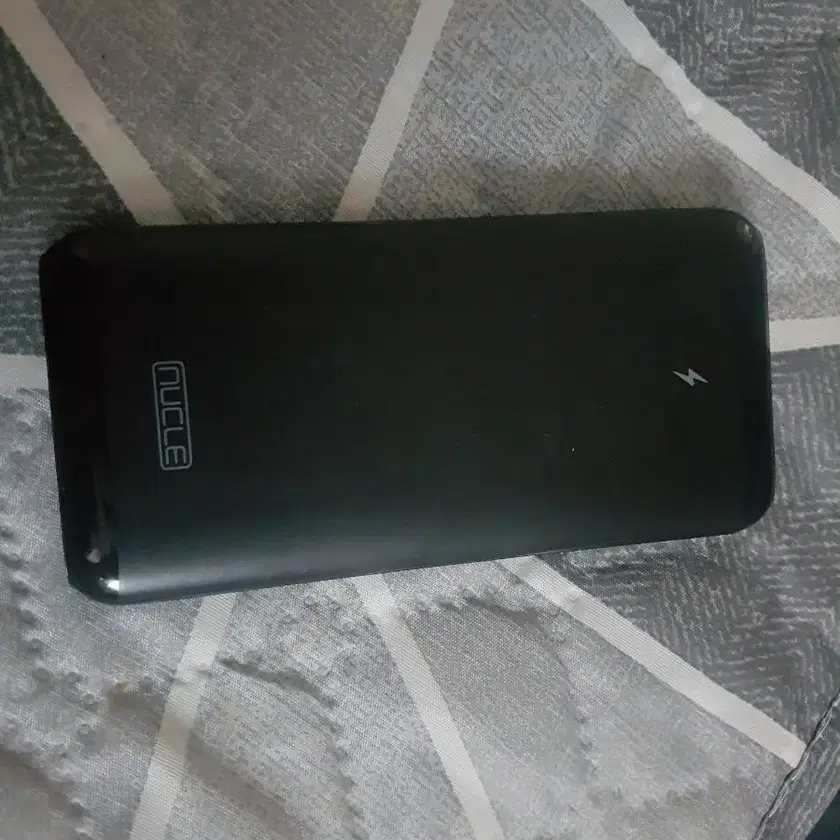 Cables/Chargers/Peripheral Devices 보조배터리 on Bunjang with safe global shipping.