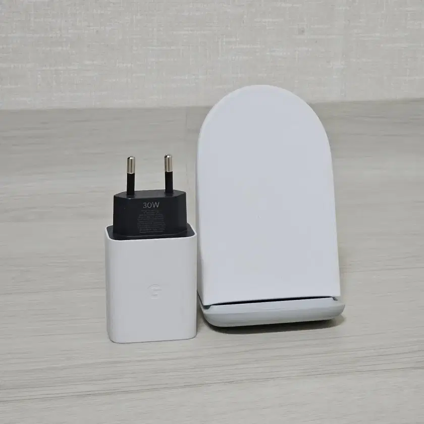 Cables/Chargers/Peripheral Devices 구글,픽셀,구글픽셀,픽셀스탠드,구글픽셀스탠드 on Bunjang Global Site.