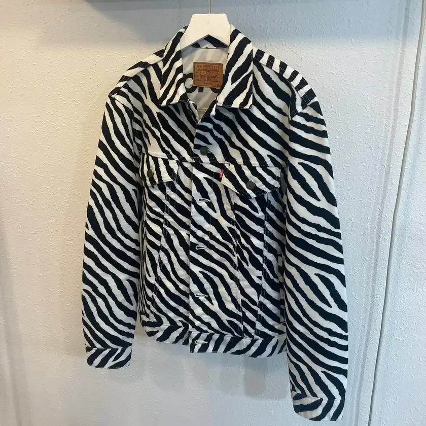 [M]Supreme x Levi's Zebra Tracker Jacket #슈프림,#슈프림리바이스on Bunjang Global ...
