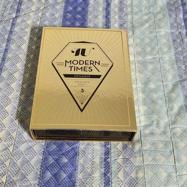 IU Modern Times Epilogue Album #아이유,#앨범,#한정판,#모던타임즈 on Bunjang Global Site.