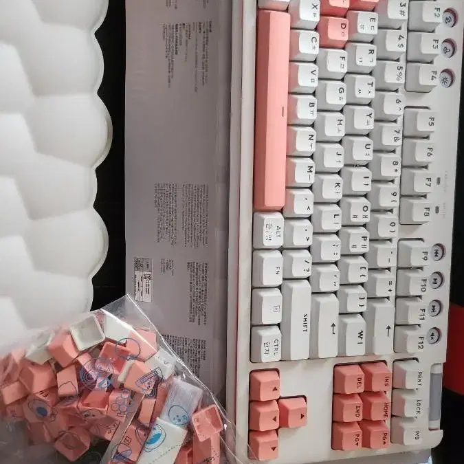 Logitech Aurora Collection G715 Wireless Keyboard Red + Top Plate ...