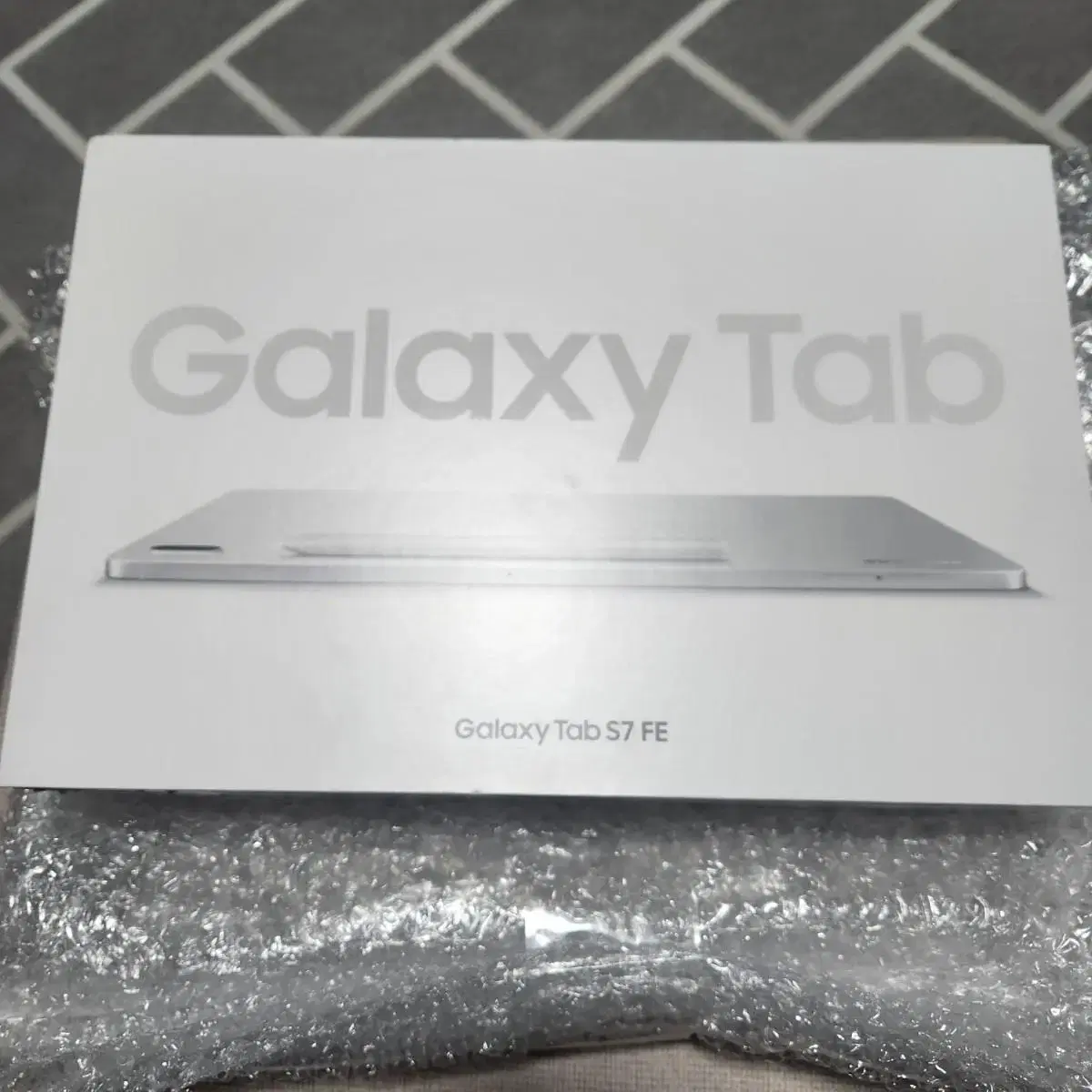 탭 S7 FE 128 와이파이 단순개봉급 새상품 택포 #s7,#s7fe,#s8 on Bunjang Global Site.