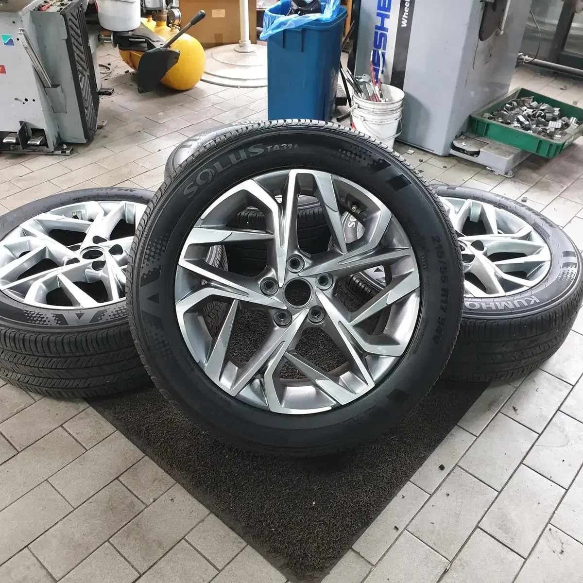 Tire/Wheel 쏘나타휠,쏘나타17인치,쏘나타중고휠,쏘나타중고17인치,쏘나타dn8 on Bunjang with safe global shipping.