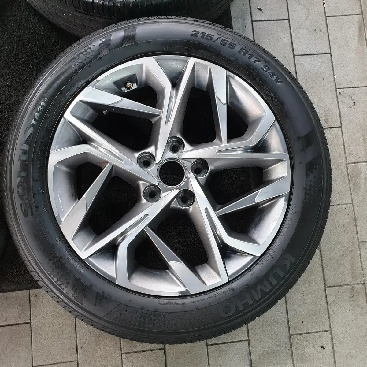 Tire/Wheel 쏘나타휠,쏘나타17인치,쏘나타중고휠,쏘나타중고17인치,쏘나타dn8 on Bunjang with safe global shipping.