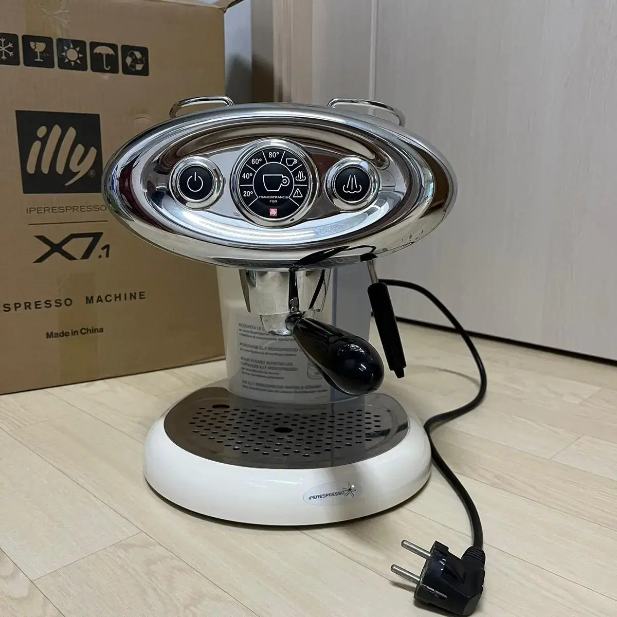 Coffee Machine 일리,캡슐커피머신,illy,x7.1,y3.3 on Bunjang Global Site.