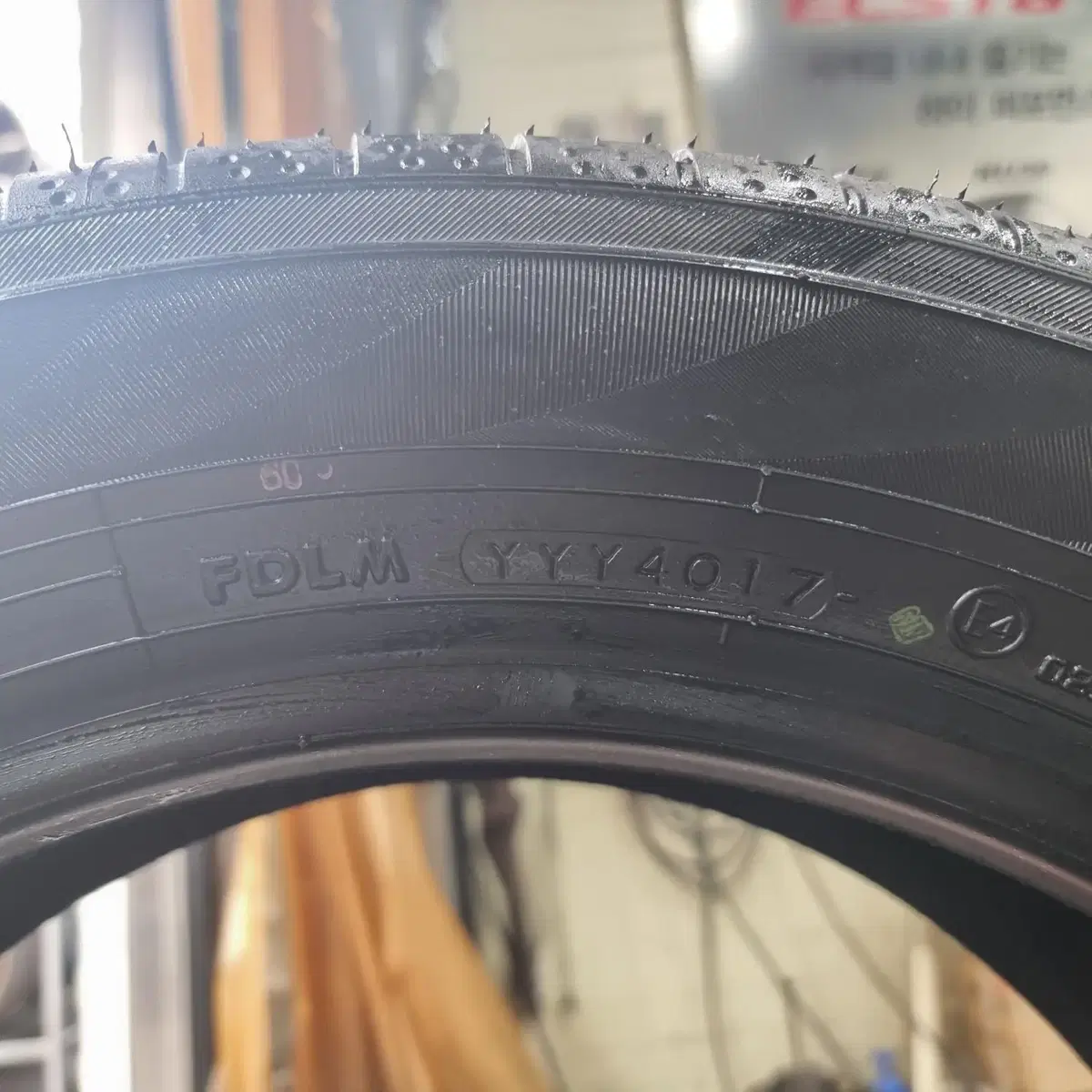 Tire/Wheel 2155517,요코하마타이어,이월타이어,블루어스,신품타이어 on Bunjang Global Site.
