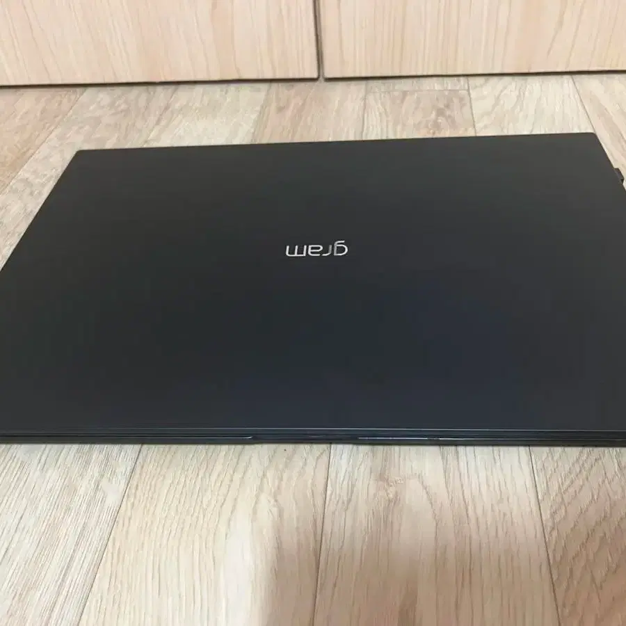 LG Laptop/Netbook LG그램,LG그램17,LG그램i7,LG노트북,엘지노트북 on Bunjang Global Site.