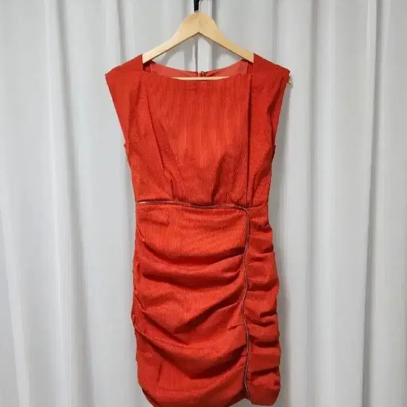 55 MICHAA Zipper Detail Dress #미샤,#원피스,#파티,#드레이프 on Bunjang Global Site.