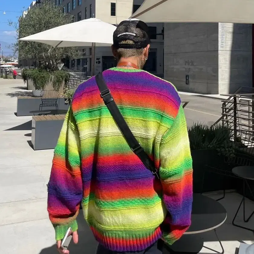 SUPREME Knit Sweater 슈프림,22fw,그라디언트,니트,L on Bunjang Global Site.