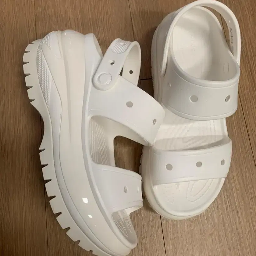 CROCS | 크록스 크록스 메가크러쉬샌들 플랫폼샌들 화이트 250 #크록스샌들,#크록스250,#크록스메가크러쉬,#크록스255,#크록스화이트 on Bunjang Global ...