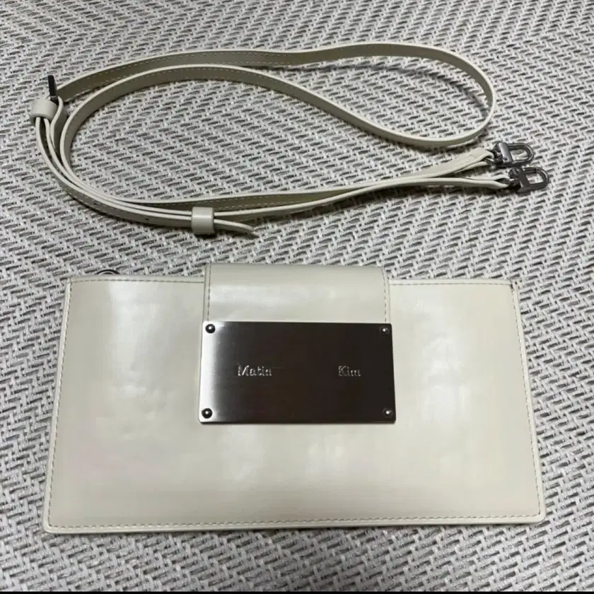 Matengkim Bag Compact Mini Bag #마뗑킴가방,#마뗑킴,#마뗑킴미니백 on Bunjang Global Site.
