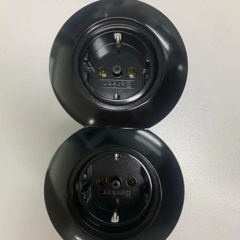 Midem Bauhaus Techno Line Outlet #미뗌바우하우스,#테크노라인,#바우하우스,#콘센트 on Bunjang Global Site.