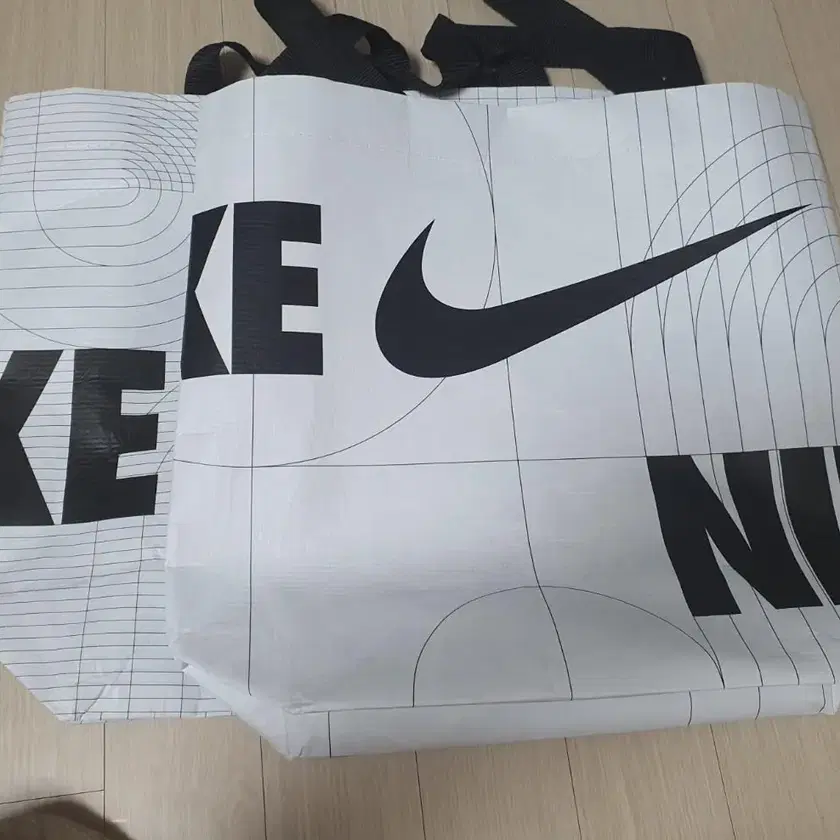 NIKE | 나이키 Nike Reusable Bag, Medium on Bunjang Global Site.